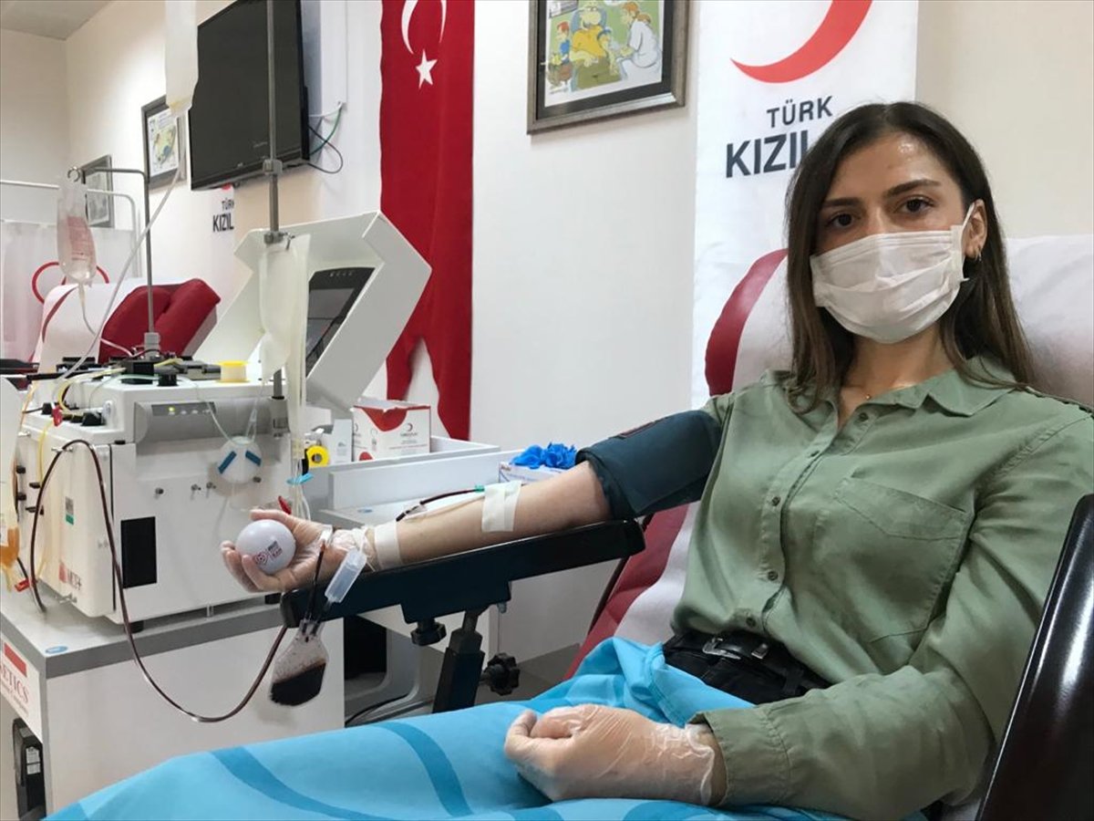Koronavirüsü yenen doktor immün plazma bağışı yaptı