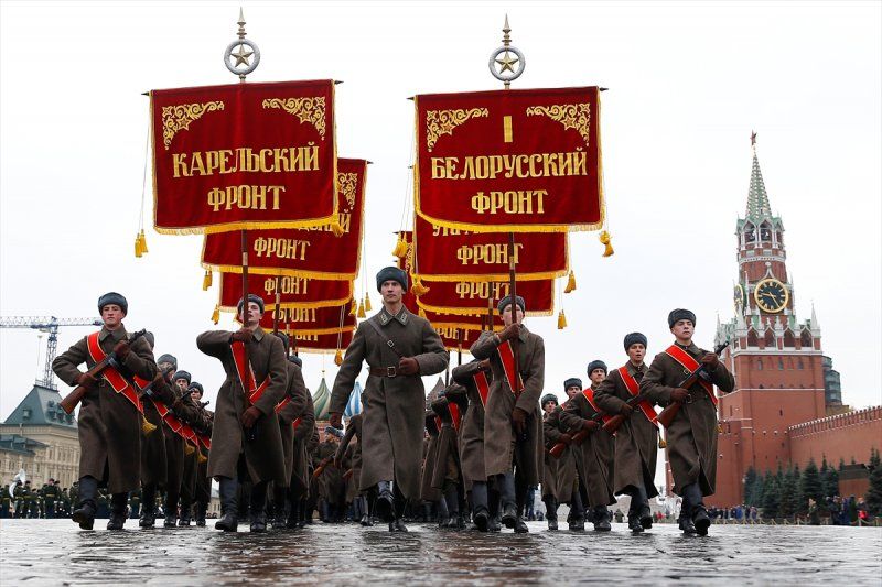 'Sovyet askerleri' Kızıl Meydan'da prova yaptı | Ensonhaber