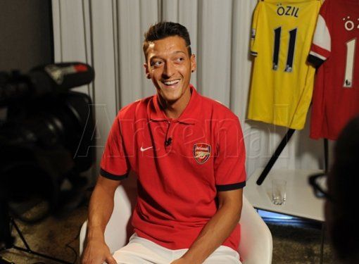 Mesut'un Arsenal formasıyla ilk pozları | Ensonhaber