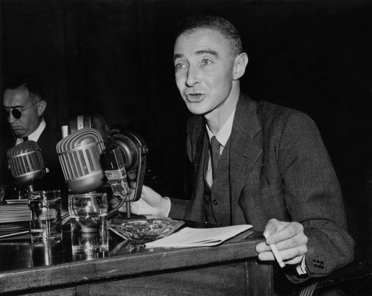 Atom bombasını icat eden Robert Oppenheimer'ı tanıyın