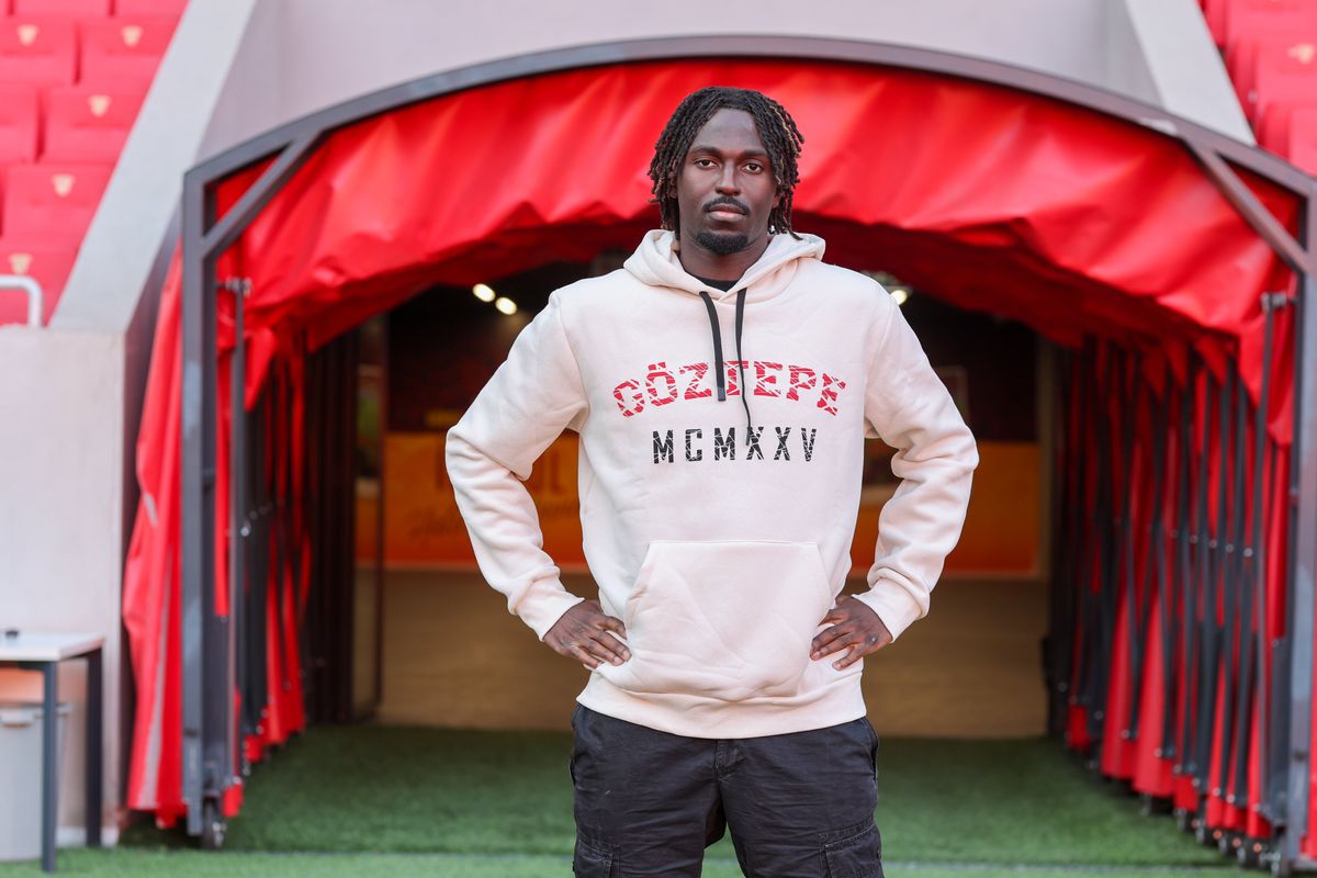 Göztepe, eski Manchester United'lı Aliou Traore'yi transfer etti