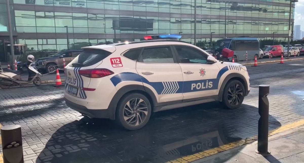 İstanbul'da ayağı yürüyen merdivene sıkışan çocuğun parmakları koptu