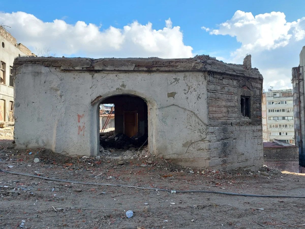 İstanbul'da 200 yıllık genelev sokağı kılık değiştiriyor