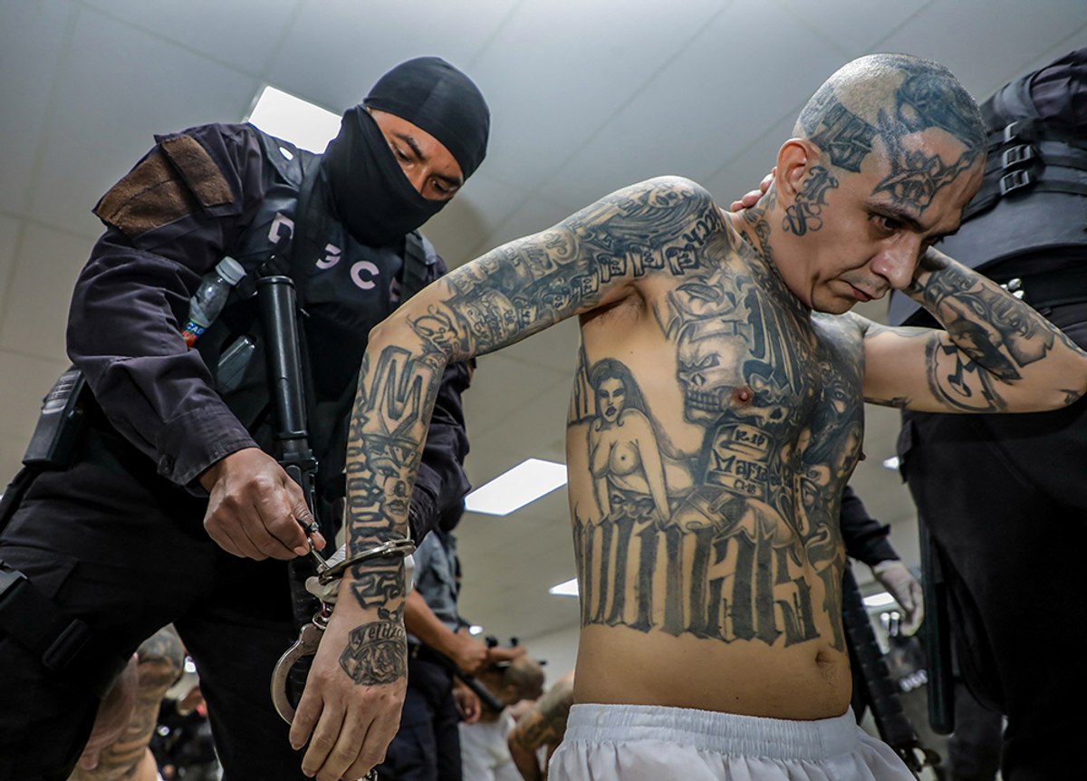 El Salvador'da 2 bin çete üyesi nakledildi El Salvador'da 2 bin çete üyesi nakledildi