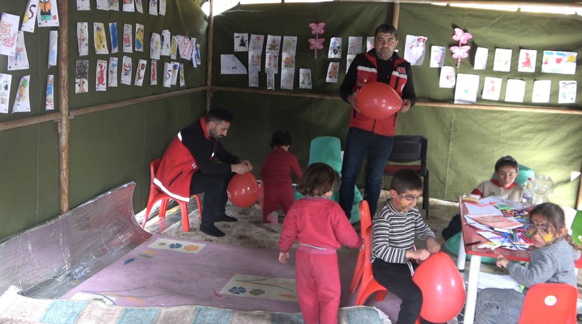 Osmaniye’de depremzedelere ev olan tren garı: Burada para geçmiyor