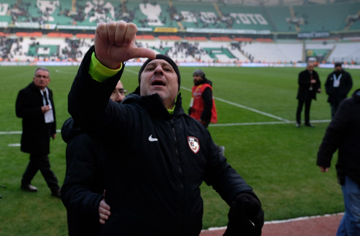 Marius Sumudica emekli olacağını duyurdu Marius Sumudica emekli olacağını duyurdu