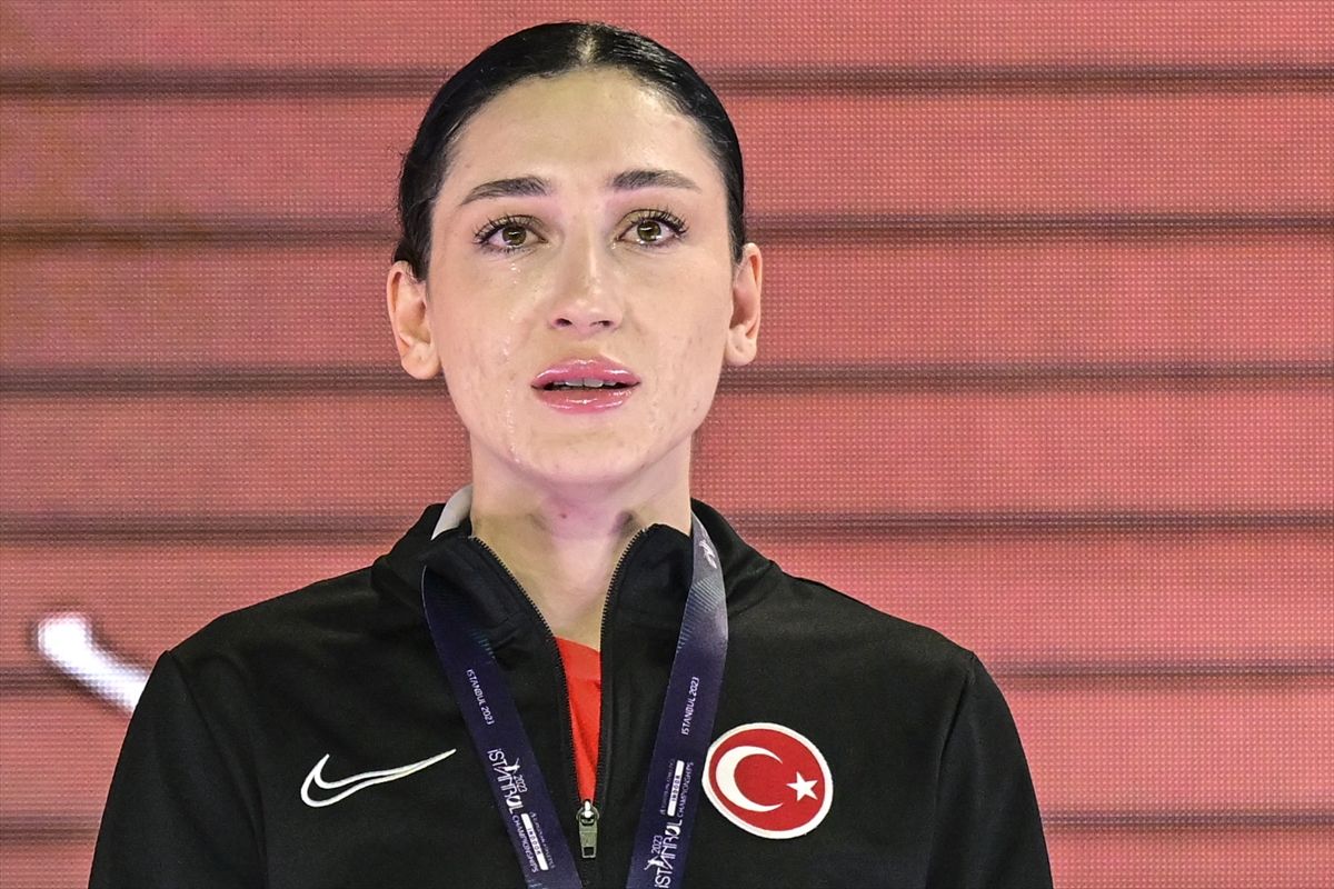 Tuğba Danışmaz, altın madalyasını aldı