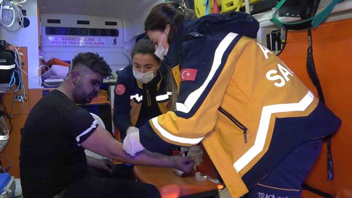 Sigara yakarken devrilen benzin bidonu ağabey ile kardeşi hayattan ... Sigara yakarken devrilen benzin bidonu ağabey ile kardeşi hayattan ...