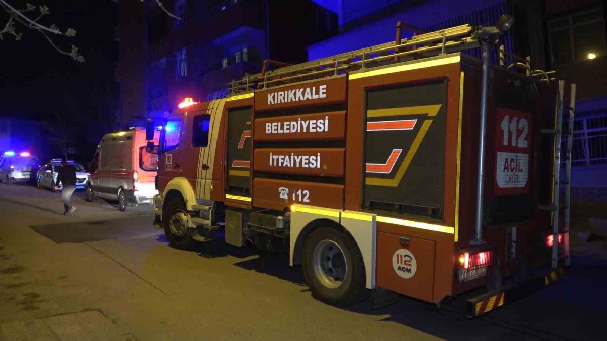 Sigara yakarken devrilen benzin bidonu ağabey ile kardeşi hayattan ... Sigara yakarken devrilen benzin bidonu ağabey ile kardeşi hayattan ...