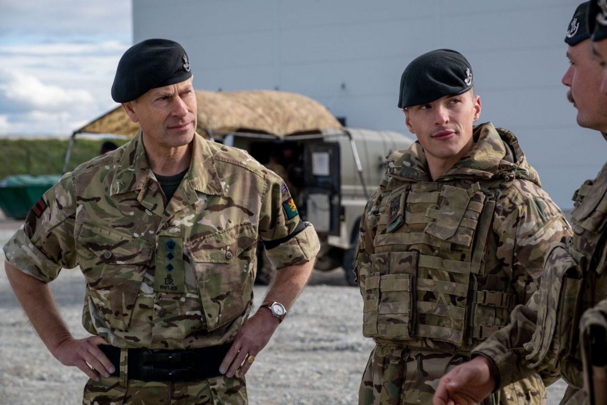 İngiltere Kralı Charles, babasının ‘Edinburgh Dükü’ unvanını kardeşi ...