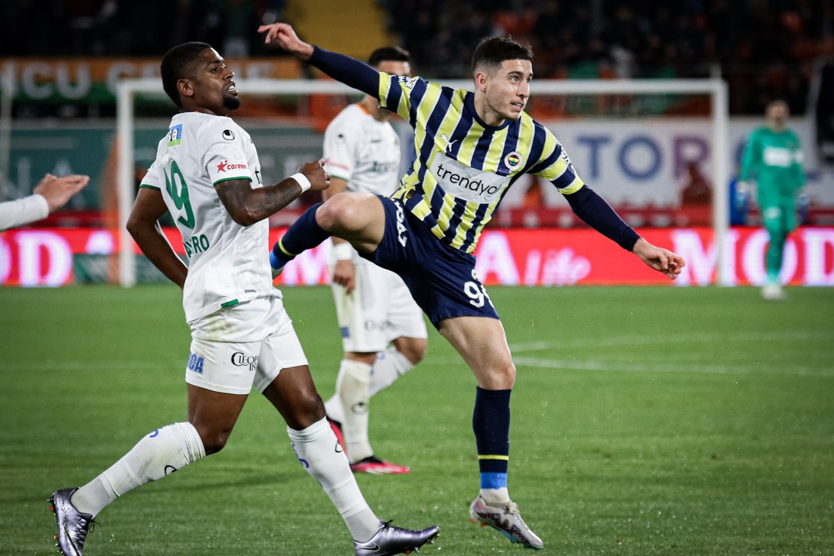 Fenerbahçeli Emre Mor: Jorge Jesus rakibin üzerine gitmemi söyledi Fenerbahçeli Emre Mor: Jorge Jesus rakibin üzerine gitmemi söyledi
