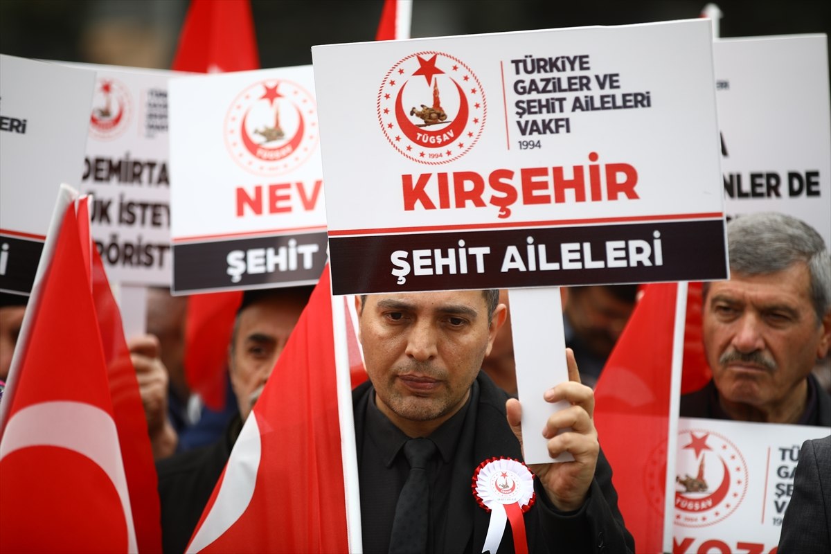 Türkiye Gaziler ve Şehit Aileleri Vakfı üyelerinden CHP'ye HDP ile ... Türkiye Gaziler ve Şehit Aileleri Vakfı üyelerinden CHP'ye HDP ile ...