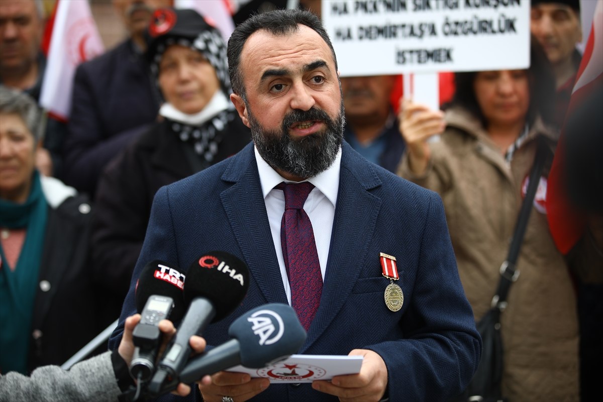 Türkiye Gaziler ve Şehit Aileleri Vakfı üyelerinden CHP'ye HDP ile ... Türkiye Gaziler ve Şehit Aileleri Vakfı üyelerinden CHP'ye HDP ile ...