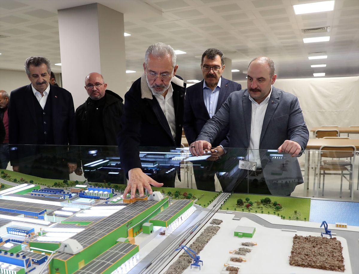 Mustafa Varank, İskenderun'da demir çelik işçileriyle sahurda buluştu Mustafa Varank, İskenderun'da demir çelik işçileriyle sahurda buluştu