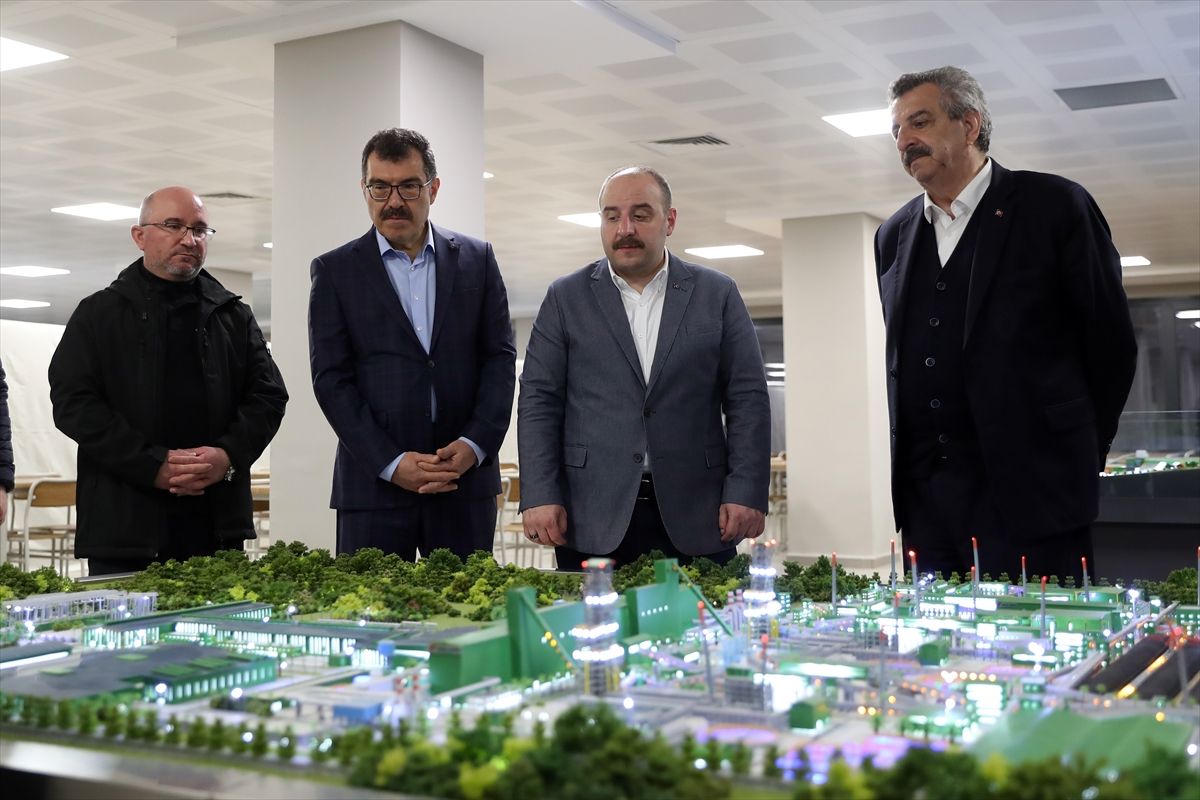 Mustafa Varank, İskenderun'da demir çelik işçileriyle sahurda buluştu Mustafa Varank, İskenderun'da demir çelik işçileriyle sahurda buluştu