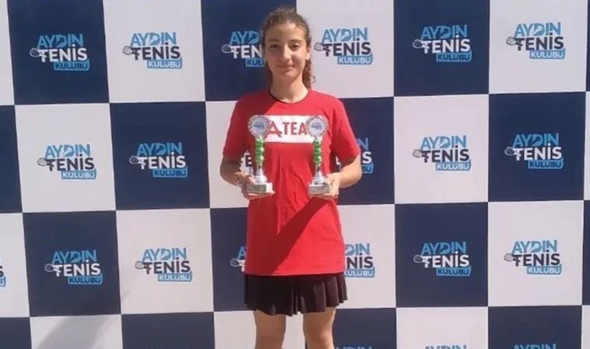 Aydınlı Ezgi, teniste Türkiye şampiyonu oldu