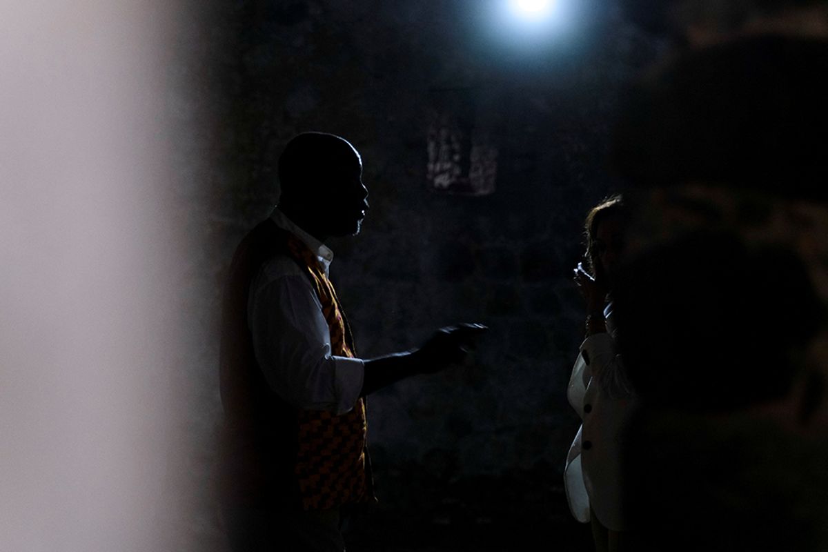 ABD Başkan Yardımcısı Harris, Gana'da köle ticaretinin yapıldığı kaleyi ...