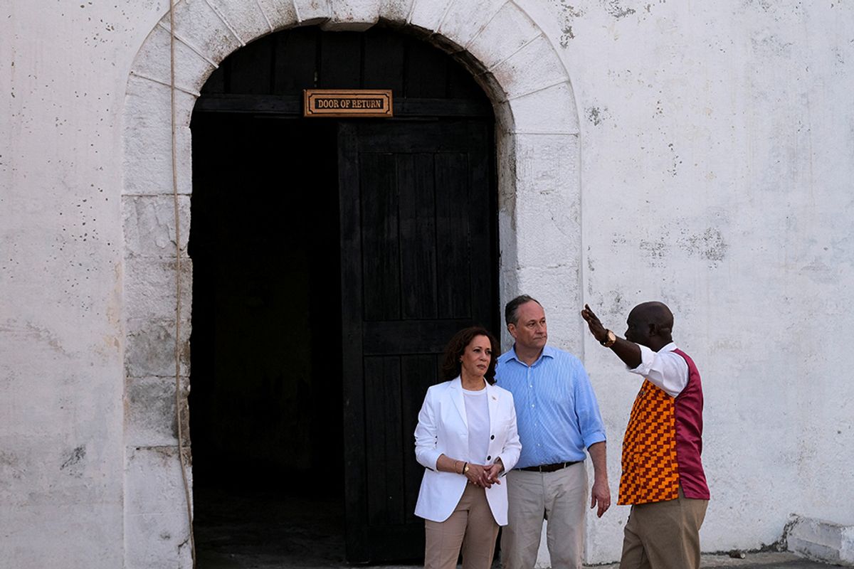 ABD Başkan Yardımcısı Harris, Gana'da köle ticaretinin yapıldığı kaleyi ...