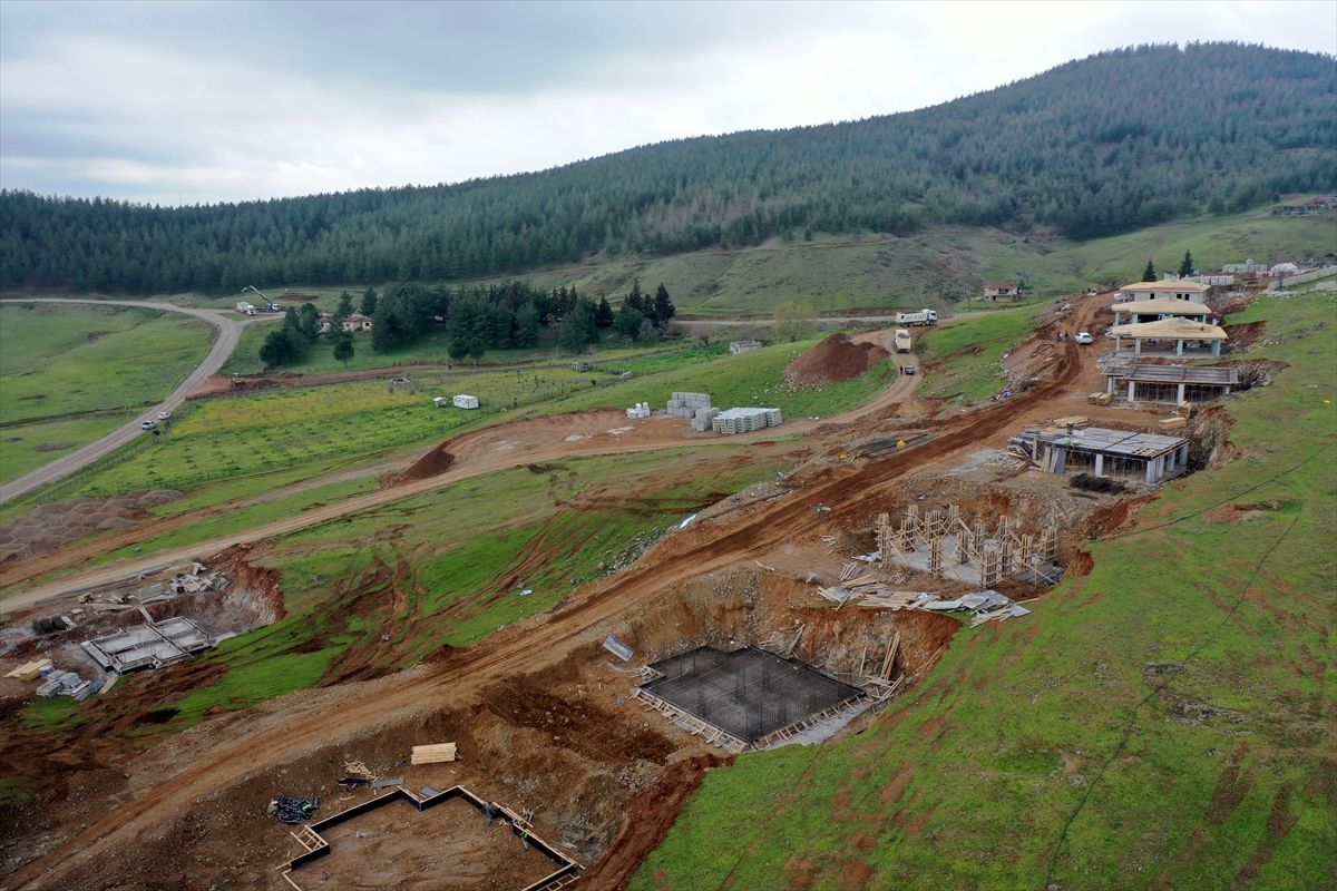 CHP'li İzmir Büyükşehir Belediyesi 6 aydır temeli atılan projede bir ...