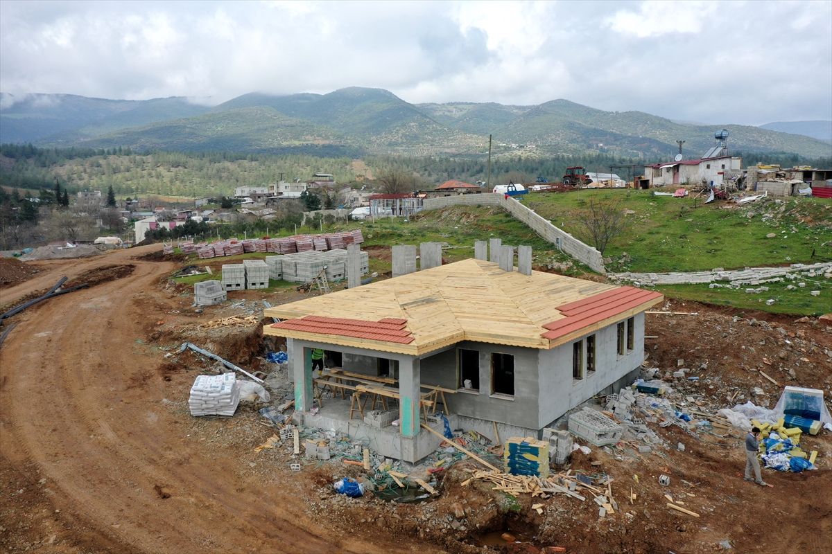 CHP'li İzmir Büyükşehir Belediyesi 6 aydır temeli atılan projede bir ...