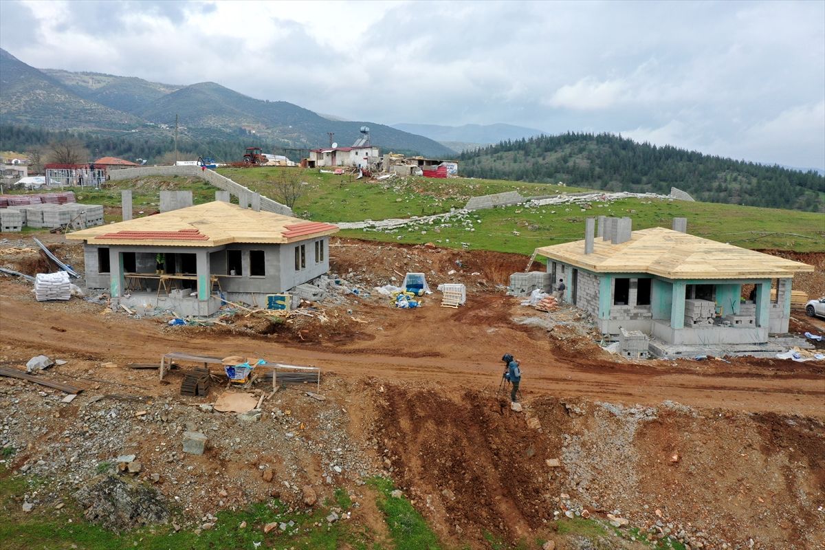 CHP'li İzmir Büyükşehir Belediyesi 6 aydır temeli atılan projede bir ...