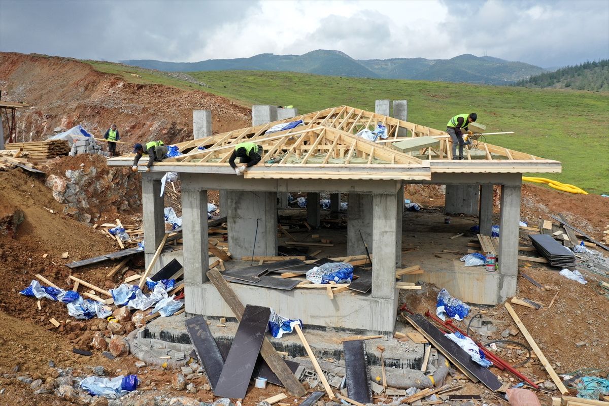 CHP'li İzmir Büyükşehir Belediyesi 6 aydır temeli atılan projede bir ...