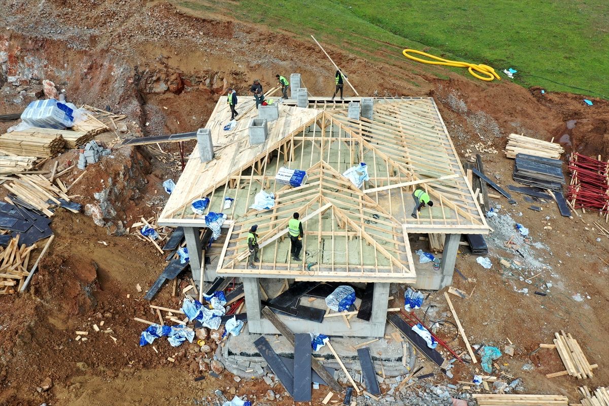 CHP'li İzmir Büyükşehir Belediyesi 6 aydır temeli atılan projede bir ...