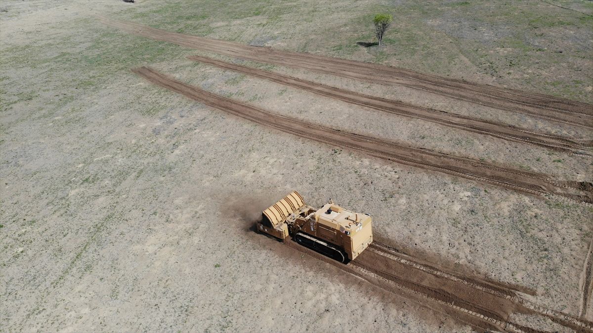 Türkiye'nin mayın temizleme aracı MEMATT, Azerbaycan'da sahada görev ...