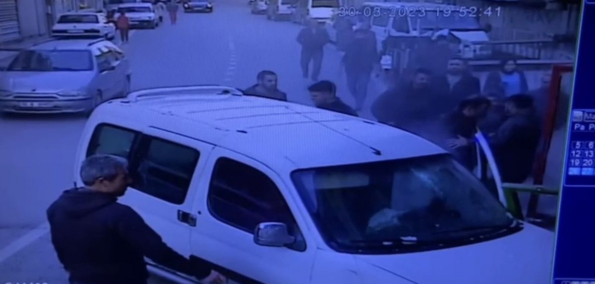 Bursa'da direksiyon başında olduğunu unutan sürücü kazaya neden oldu Bursa'da direksiyon başında olduğunu unutan sürücü kazaya neden oldu