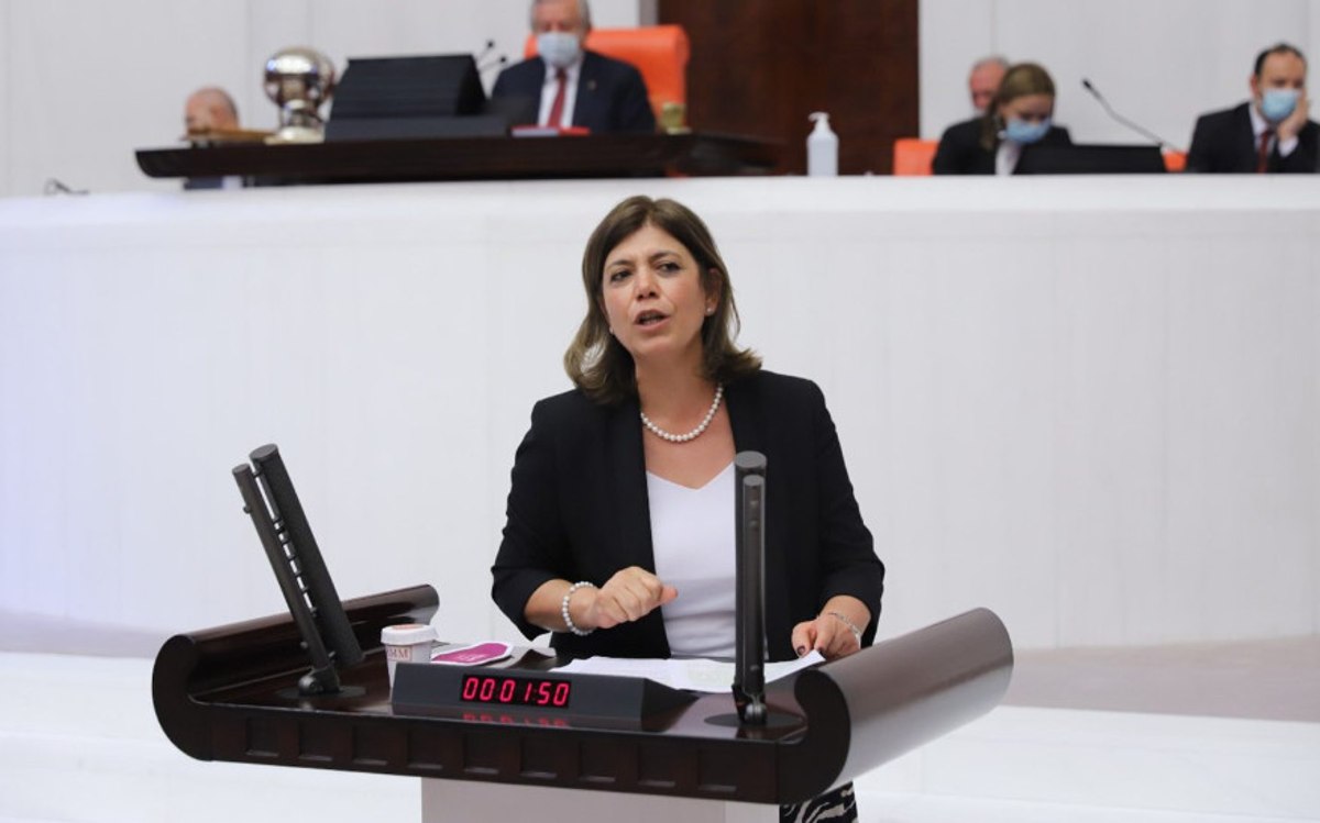 HDP'li Meral Danış Beştaş trafik kazası geçirdi HDP'li Meral Danış Beştaş trafik kazası geçirdi