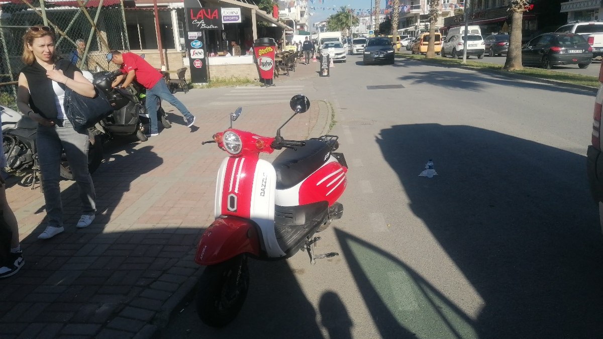 Antalya'da sokak köpeği kazaya neden oldu Antalya'da sokak köpeği kazaya neden oldu