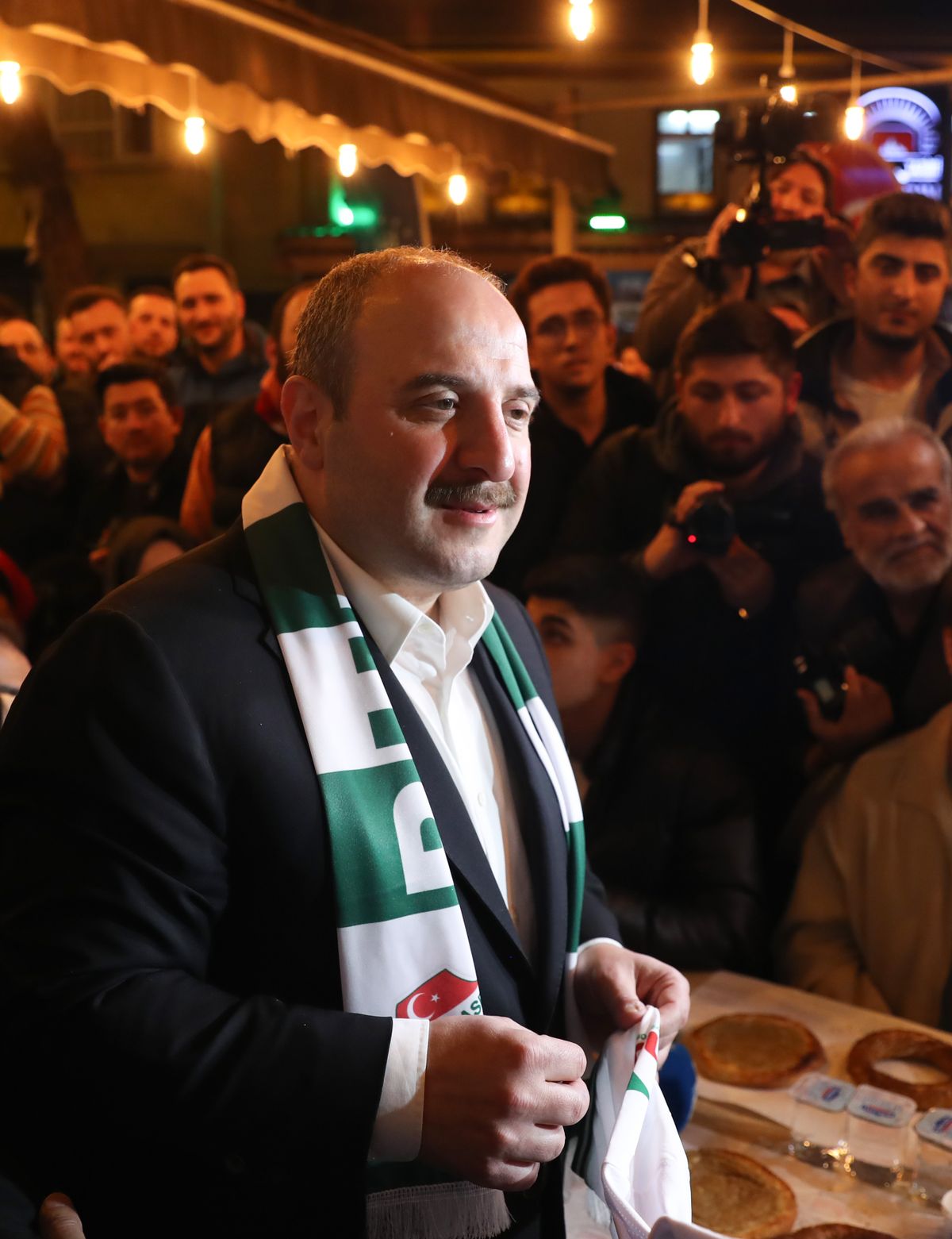 Mustafa Varank Bursa'da sahurda gençlerle buluştu Mustafa Varank Bursa'da sahurda gençlerle buluştu