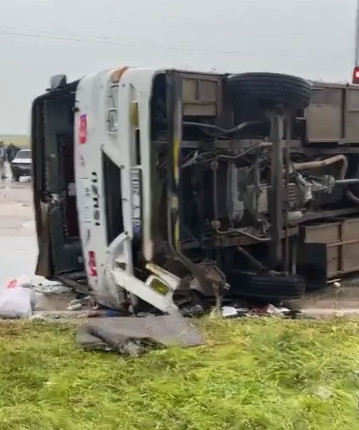Adana'da tarım işçilerini taşıyan minibüs devrildi: 9 yaralı Adana'da tarım işçilerini taşıyan minibüs devrildi: 9 yaralı