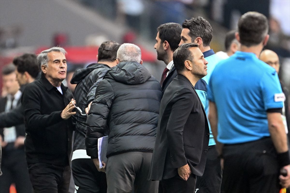 Şenol Güneş: Okan Buruk kendini kaybediyor Şenol Güneş: Okan Buruk kendini kaybediyor