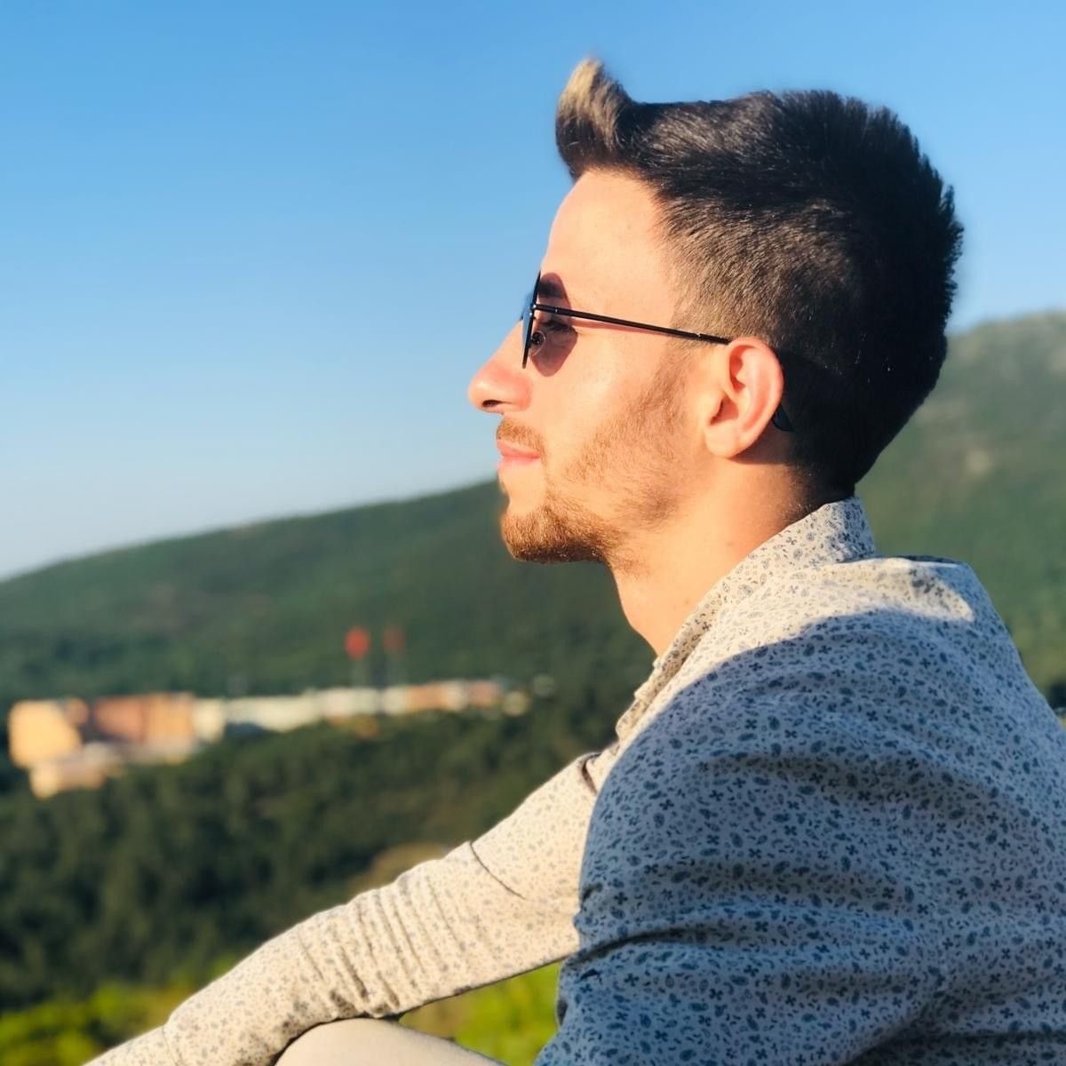 Kadıköy’de bir kişi istediği türküyü çalmayan genci bıçaklayarak öldürdü