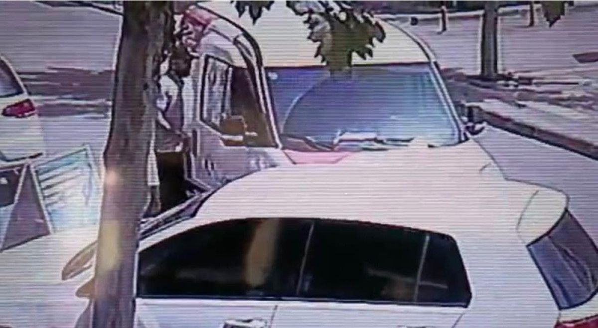Şanlıurfa'da kargo aracında bulunan paketleri çaldı Şanlıurfa'da kargo aracında bulunan paketleri çaldı