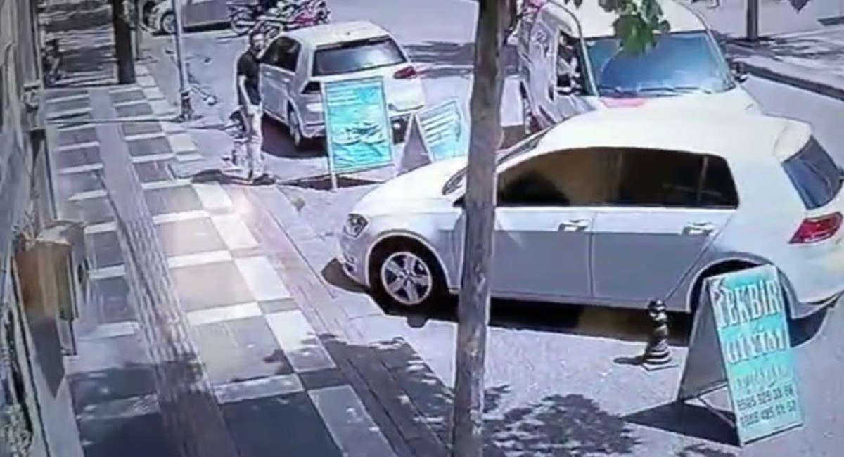 Şanlıurfa'da kargo aracında bulunan paketleri çaldı Şanlıurfa'da kargo aracında bulunan paketleri çaldı