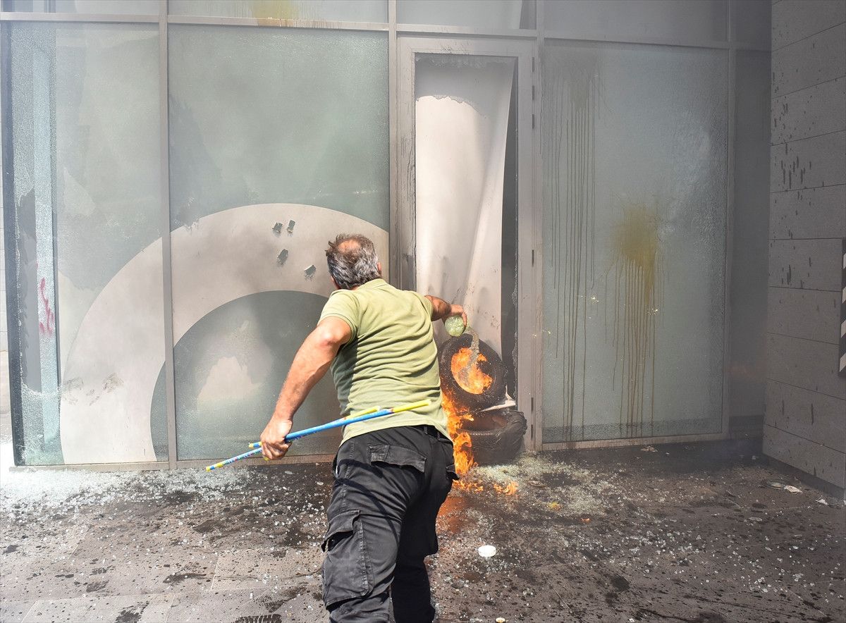 Lübnan'da banka şubelerine saldırı Lübnan'da banka şubelerine saldırı