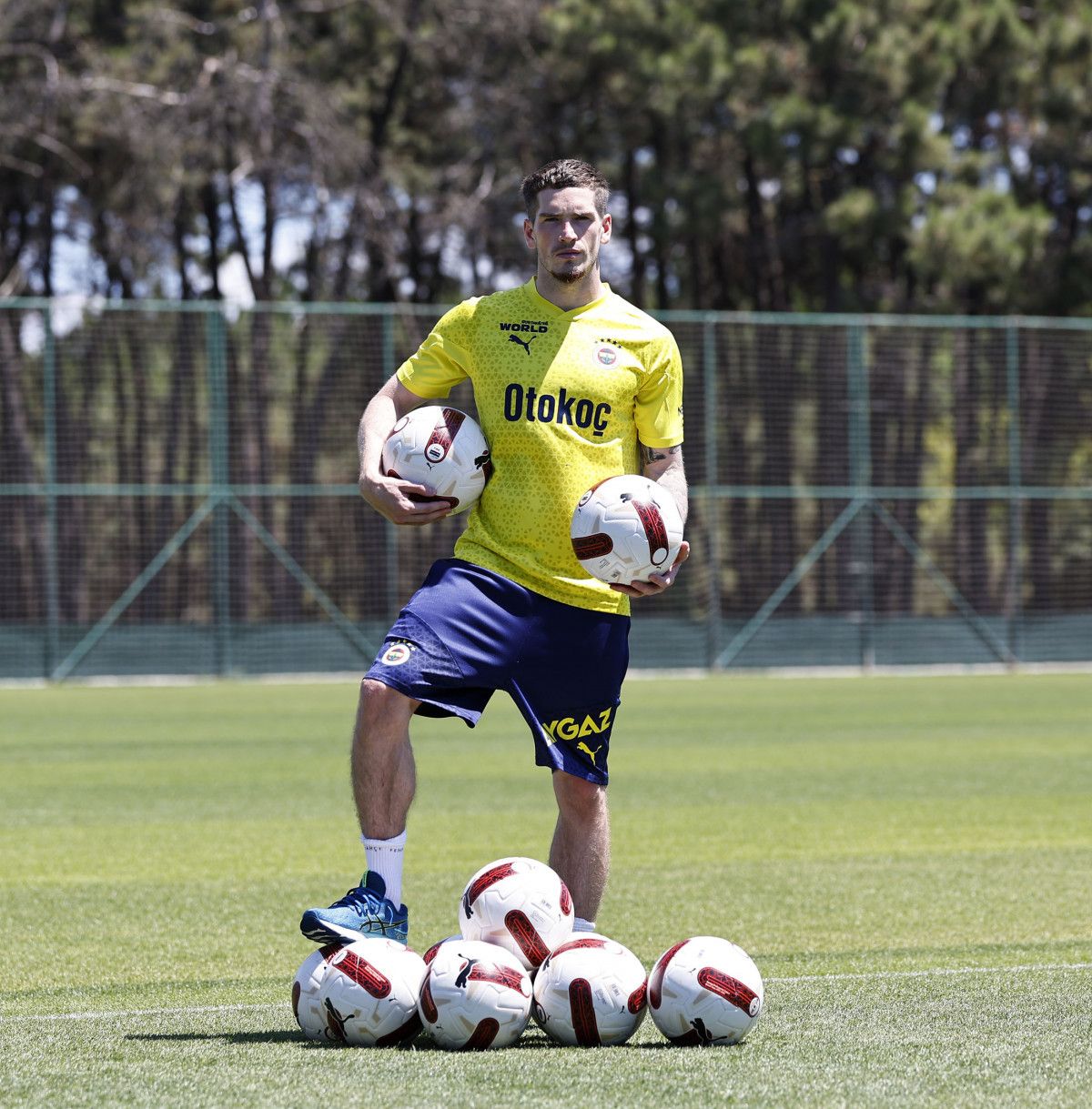 Ryan Kent: Şampiyonluk kazanmak için uğraşan bir takıma gelmek istedim