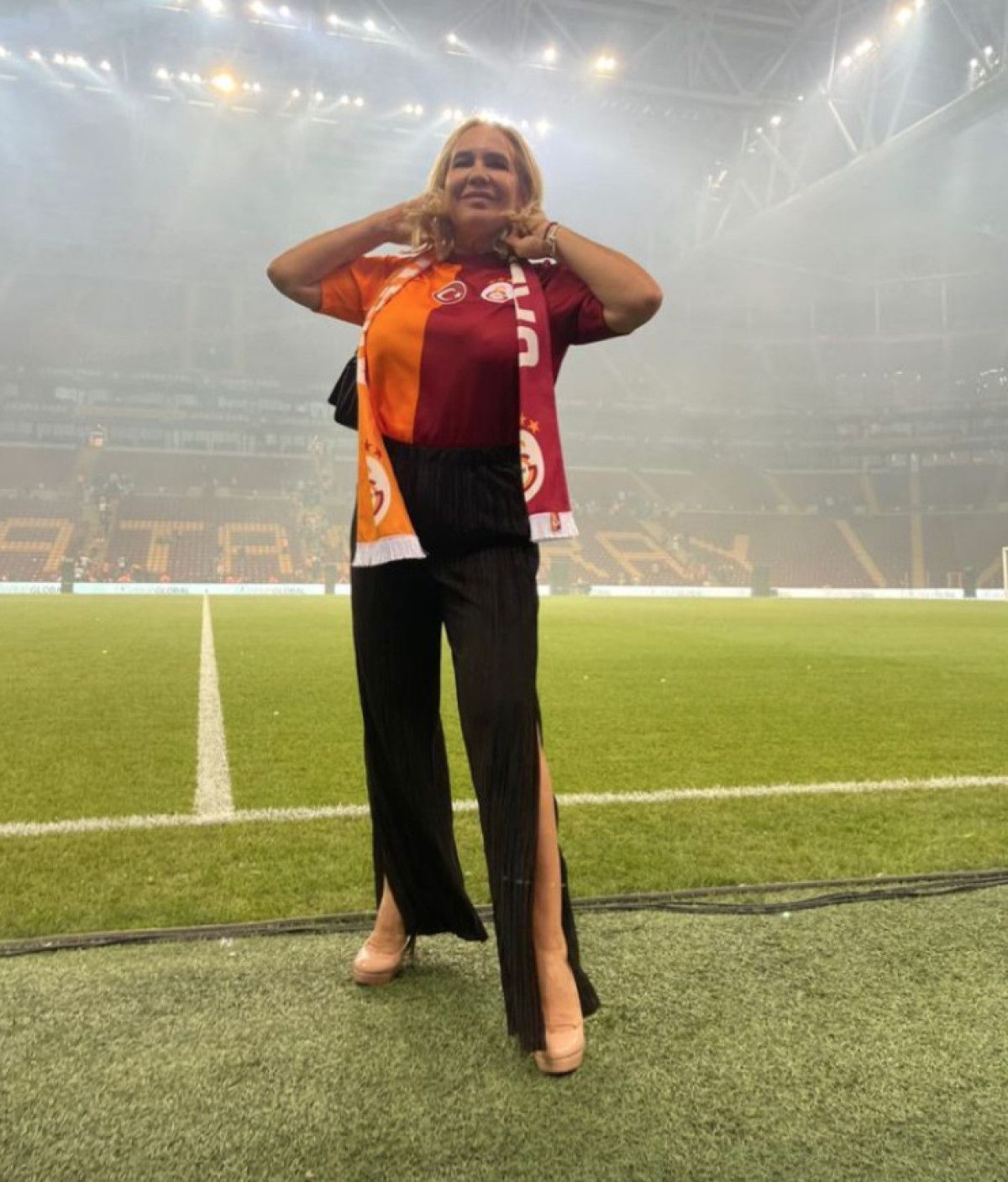 Wanda Nara'nın annesi Galatasaray formasıyla poz verdi! Galatasaray ...