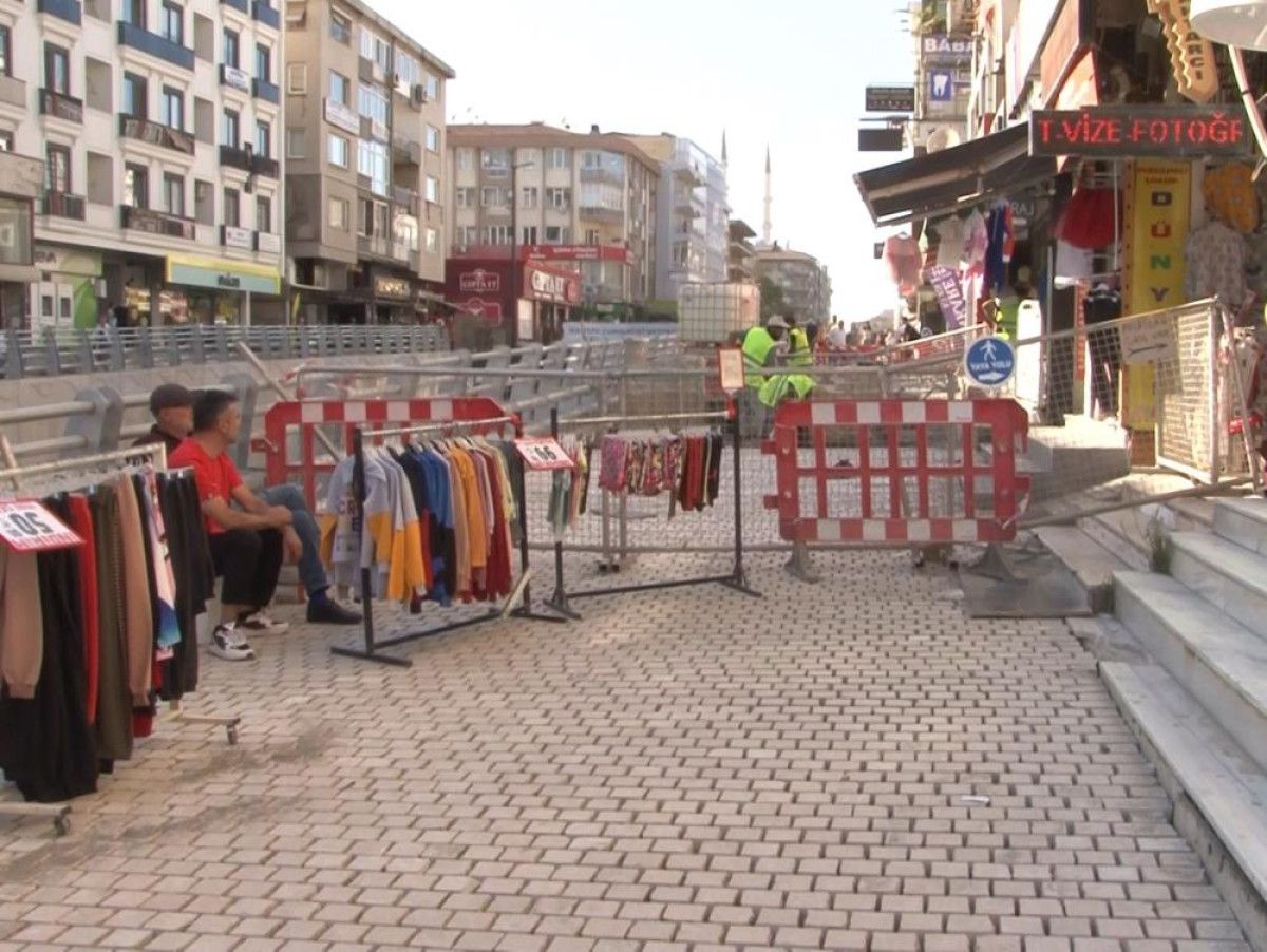 Maltepe'de yapımı devam eden meydan bölge halkını isyan ettirdi