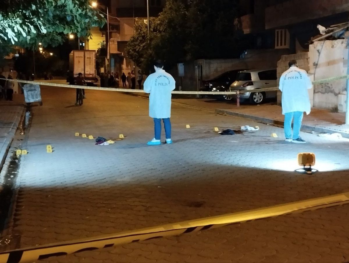 Mardin'de uzaklaştırma kararı bulunan koca iki çocuğunun gözü önünde ... Mardin'de uzaklaştırma kararı bulunan koca iki çocuğunun gözü önünde ...
