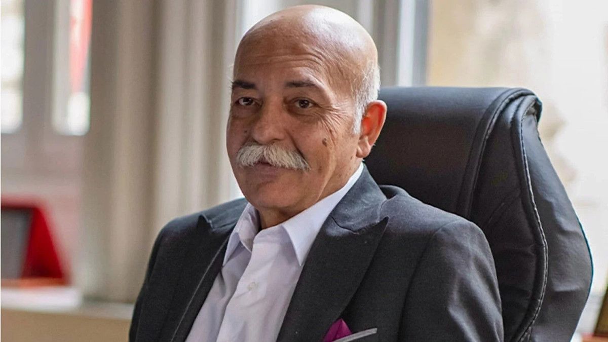 Kızılcık Şerbeti'nin Abdullah Bey'i evli mi, eşi kimdir?