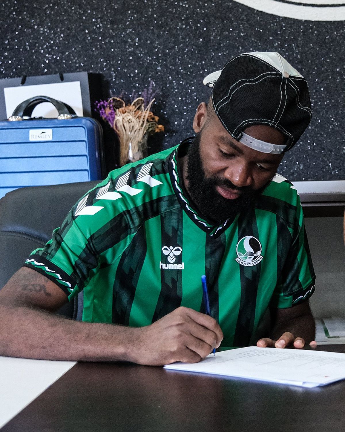 Sakaryaspor, Lamkel Ze'yi kadrosuna kattı