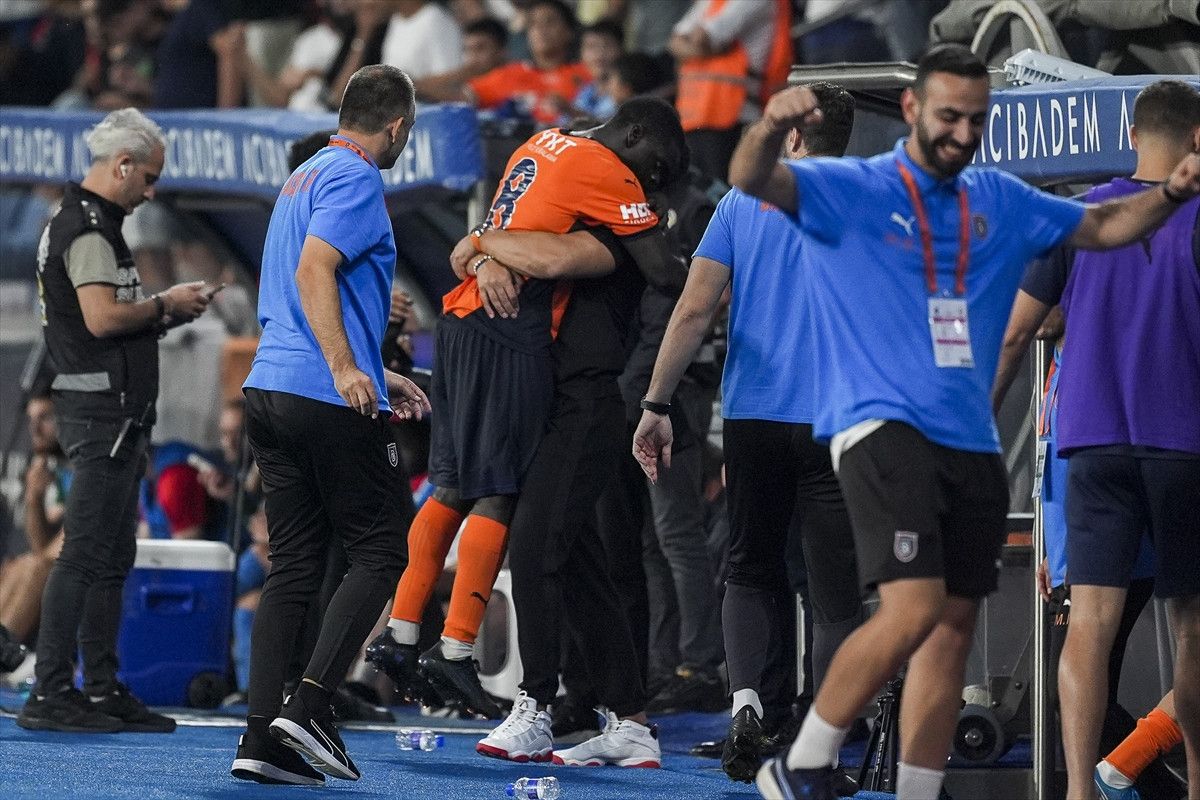 Başakşehir Avrupa Konferans Ligi rövanşında St. Patrick's Athletic'i ...