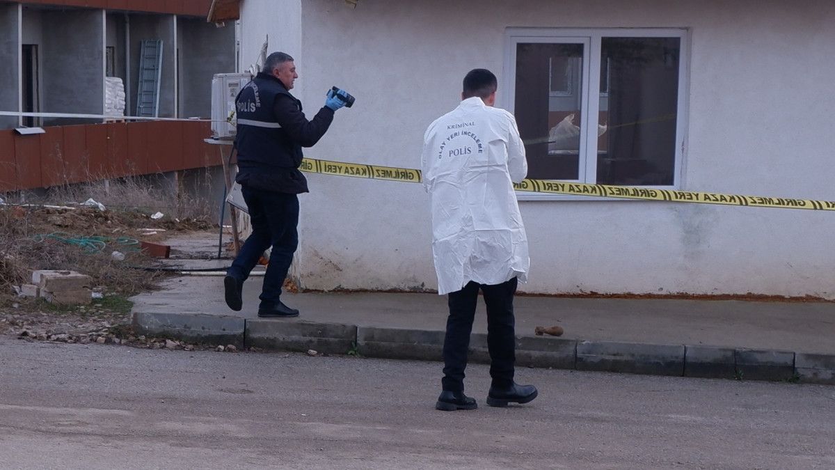 Edirne'de inşaat işçisinin bulup oynadığı metal, havan mermisi çıktı