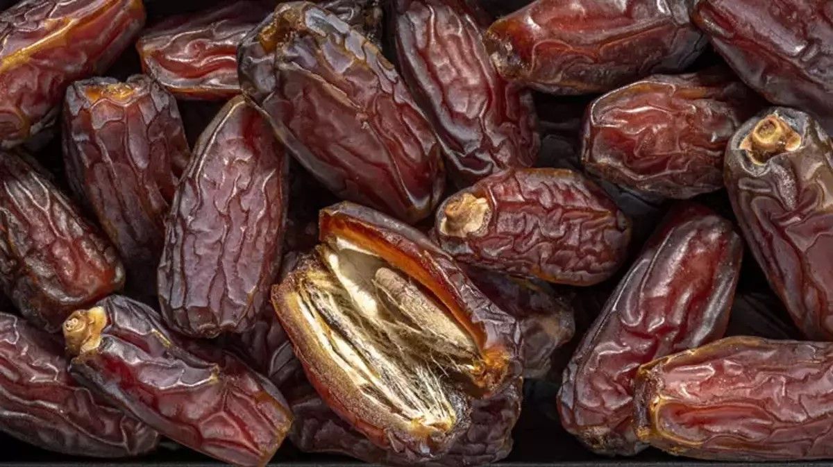 Hurma çekirdeklerini kurutmak bakın ne işe yarıyor...