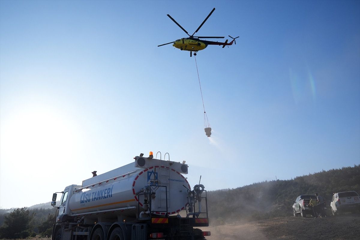 İzmir’de orman yangınıyla mücadele: Evler tahliye edildi - Ensonhaber