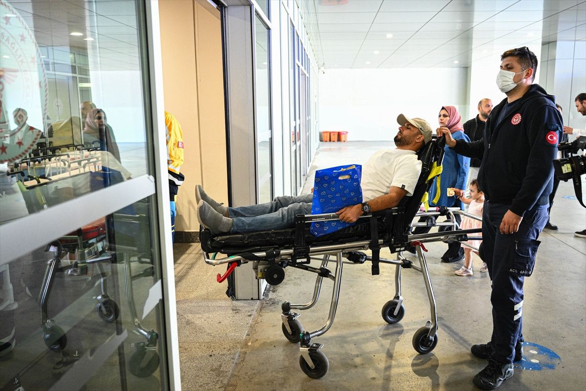 Gazze'den tedavi için Türkiye'ye 4 yaralı getirildi - Güncel Son Dakika ...