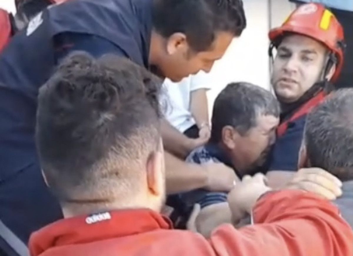 Sivas'ta kuyuya düşen adamın yardımına itfaiye yetişti: Duygusal anlar ...